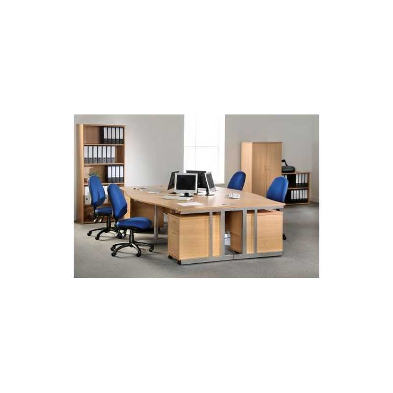 Momento Wave desks with a Cantilever frame